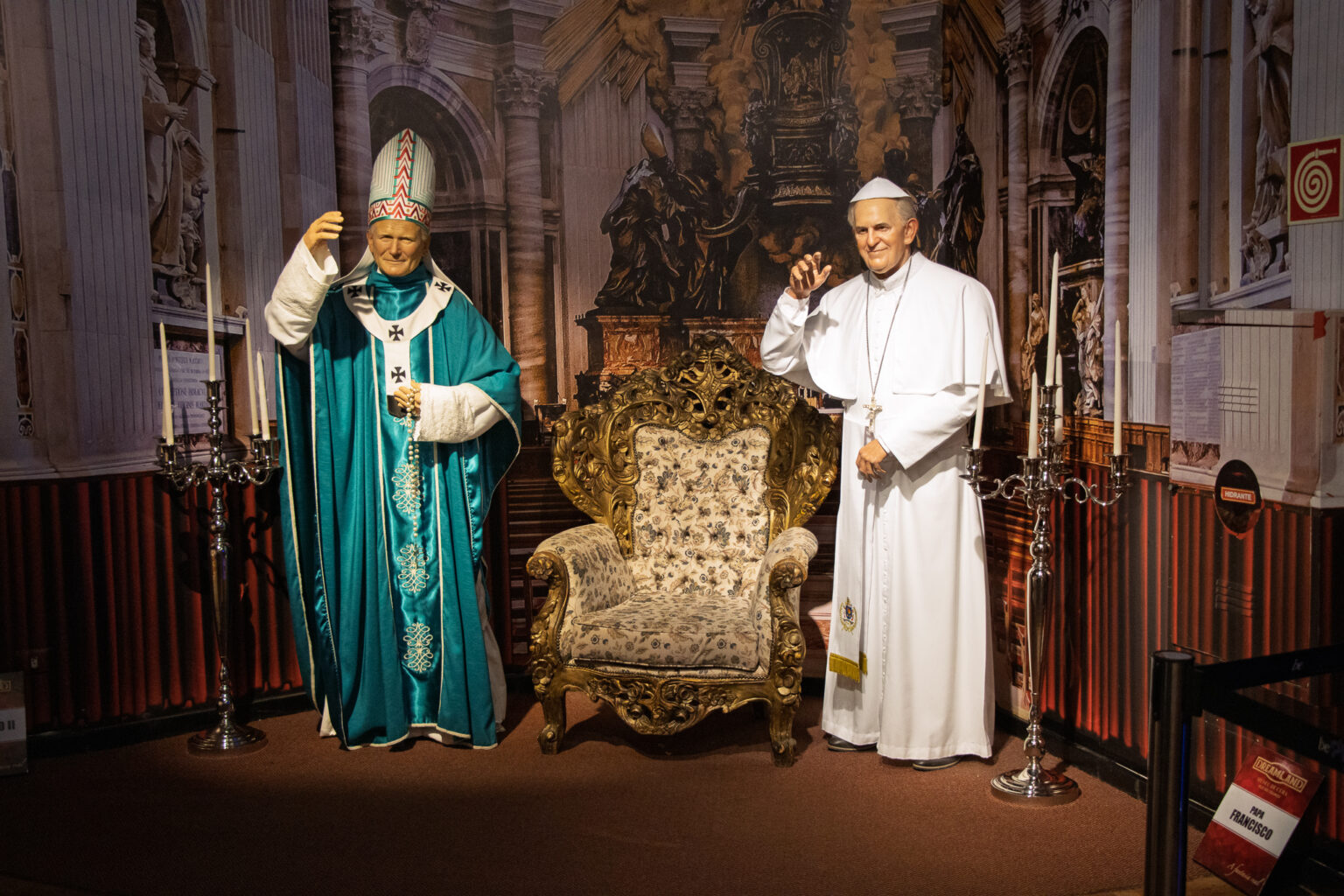 Turistas vão ganhar foto com Papa Francisco no Museu de Cera – Dreams ...